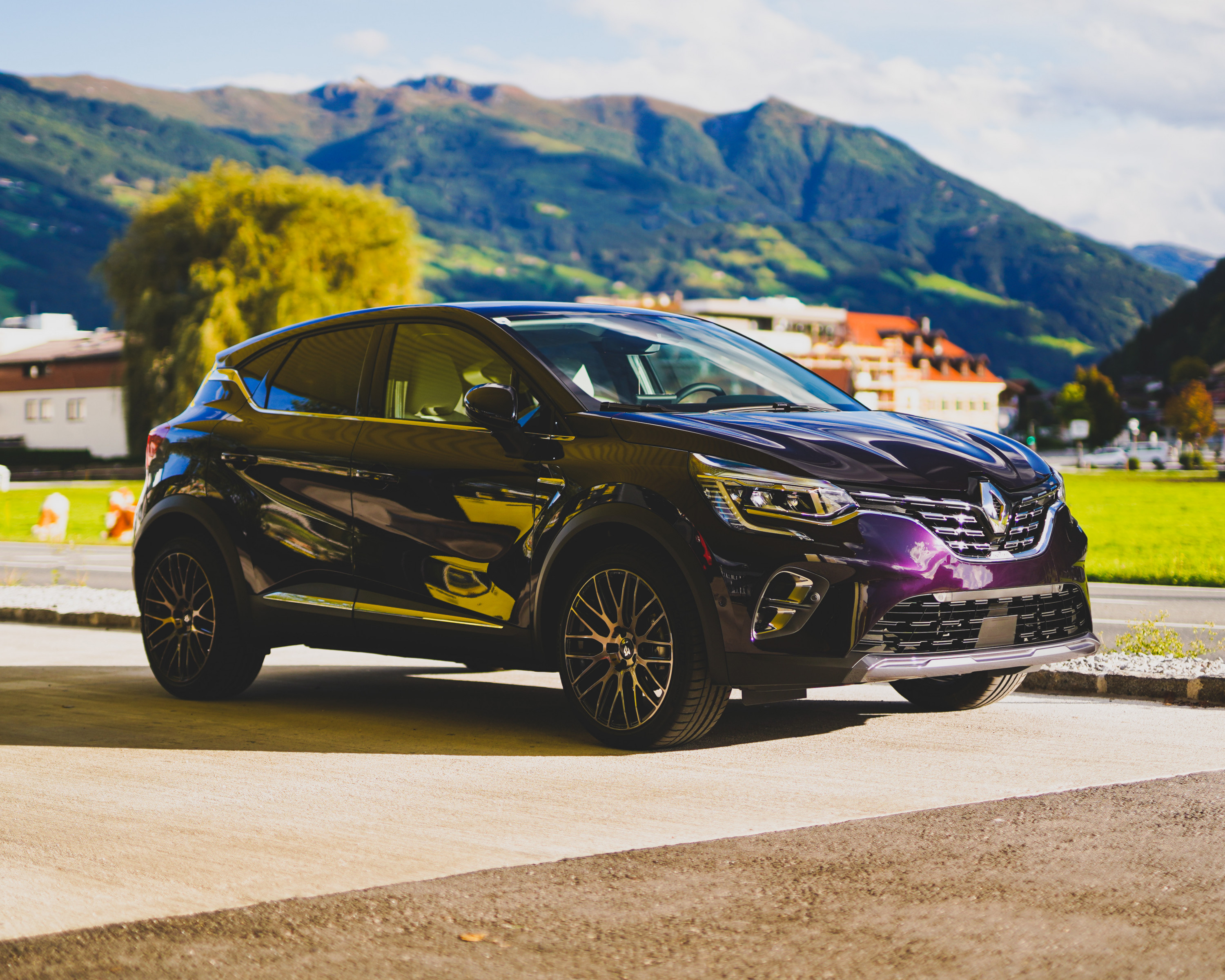 Captur Initiale Paris in Amythst Schwarz - Renault Clio 5 Forum
